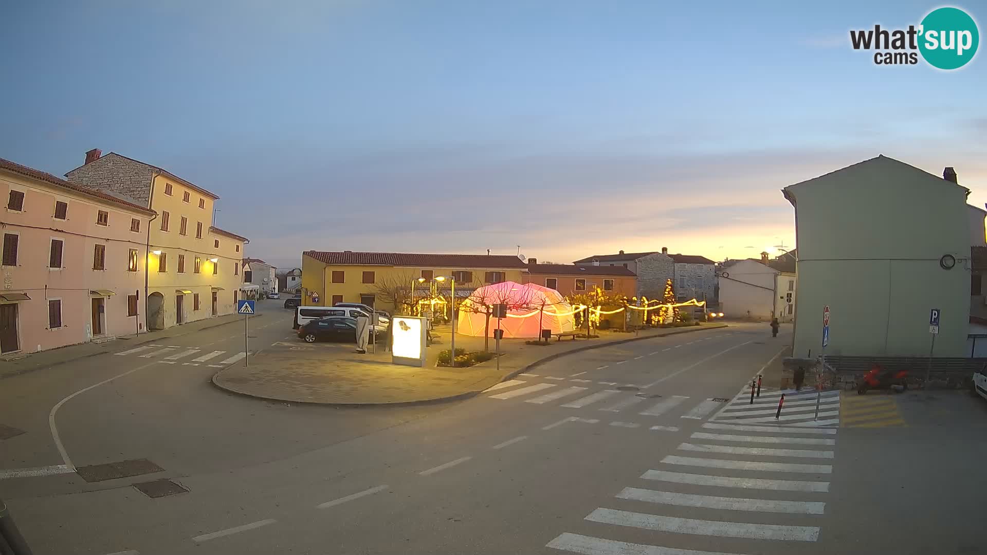 [v ŽIVO] Spletna kamera Rovinj Center – Odkrijte Glavni trg Rovinja