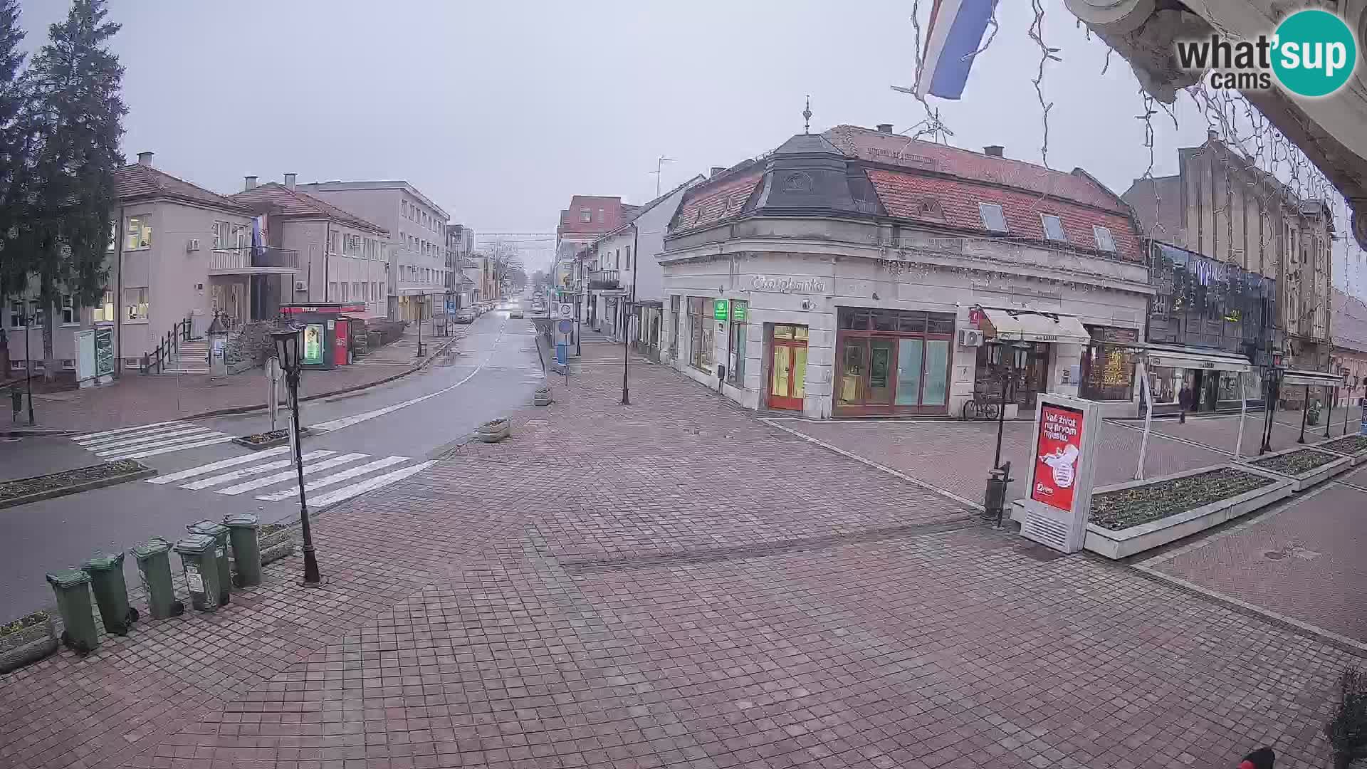 Kamera v živo Koper - Ukmarjev trg - WhatsUpCams - Kamere v živo