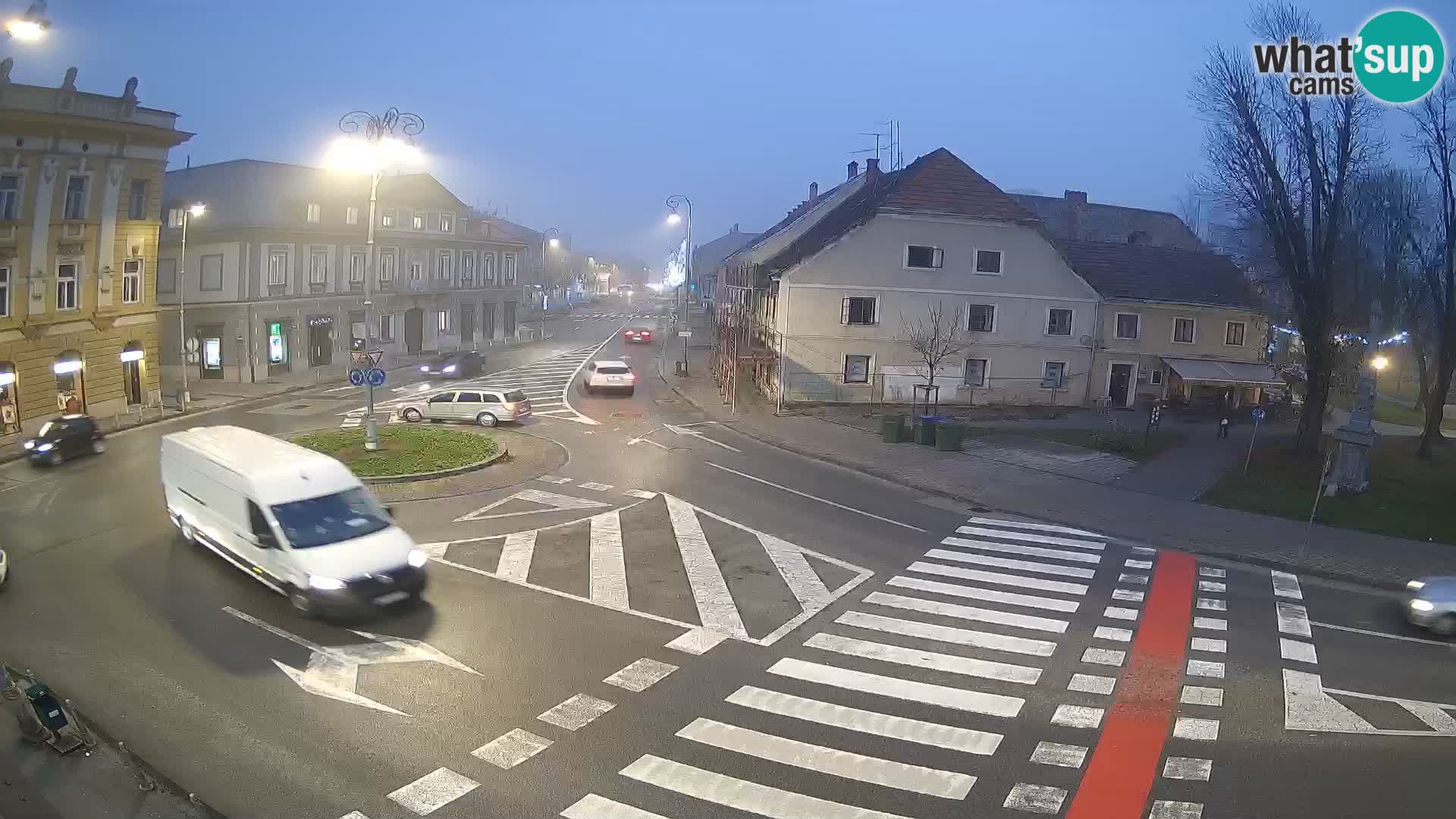 Kamera v živo Koper - Ukmarjev trg - WhatsUpCams - Kamere v živo