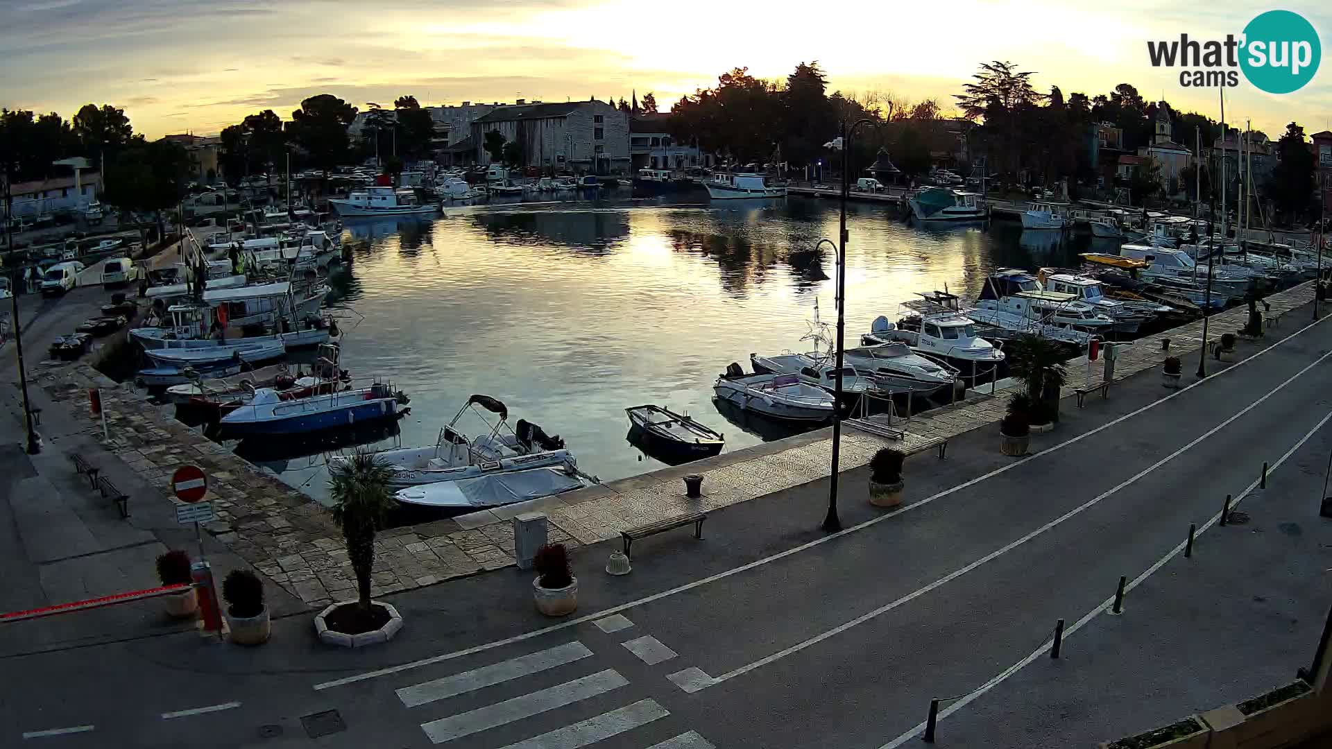 Webcam Fažana riva and city marina - Istria