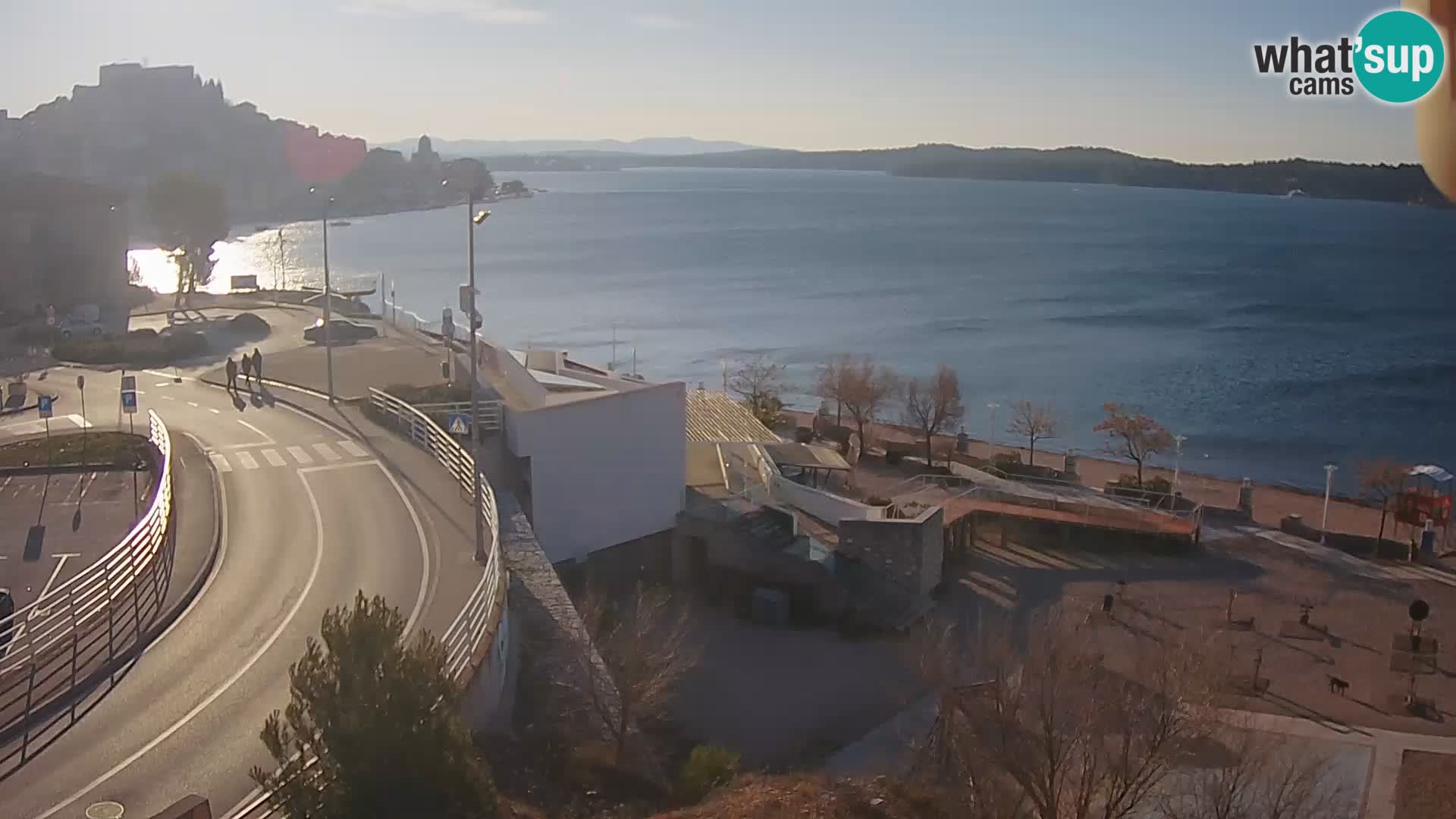 Spletna kamera Luka Koper v živo - Potniški terminal in tovorno pristanišče