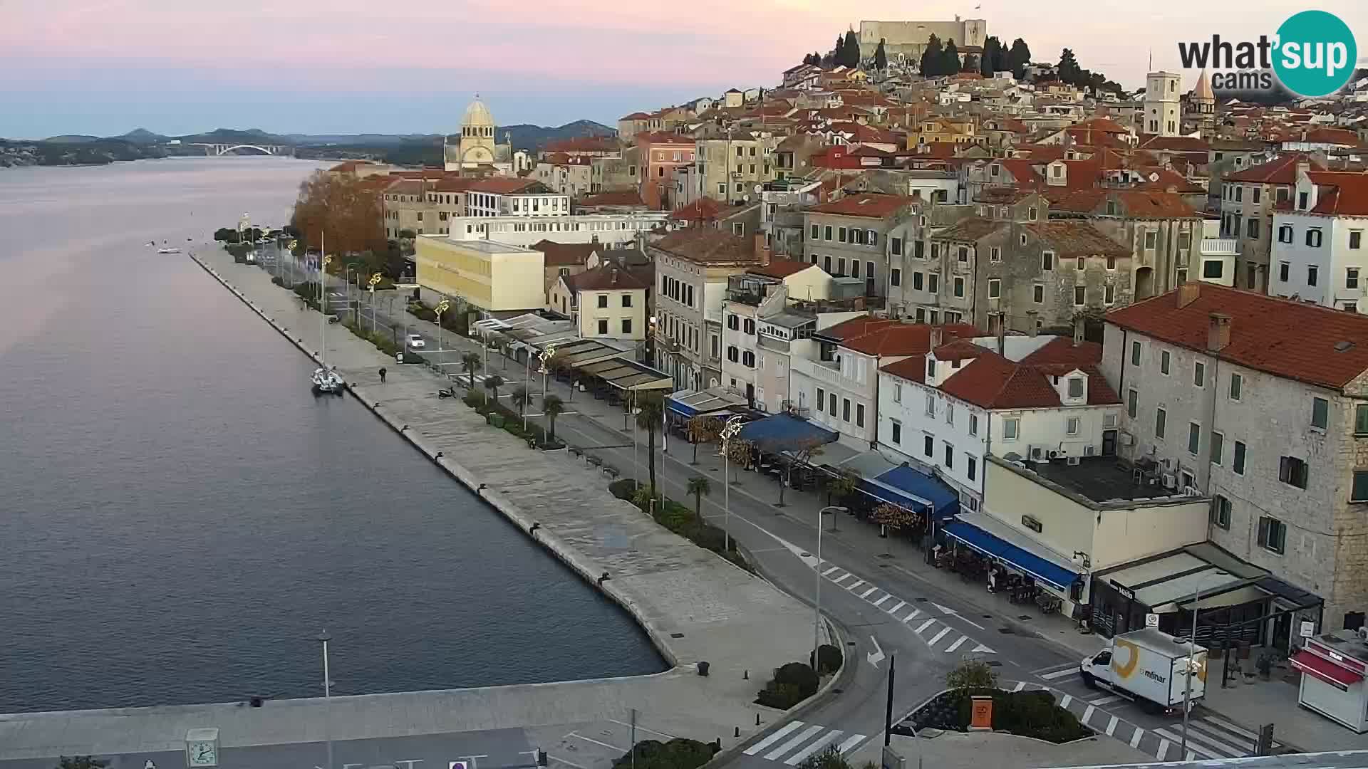 Kamera v živo Koper - Ukmarjev trg - WhatsUpCams - Kamere v živo