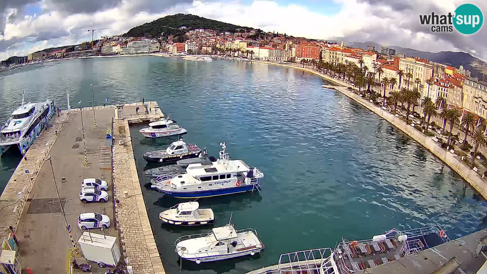 Web kamera Zagreb - Trg Bana Jelačića - WhatsUpCams - Kamere u živo