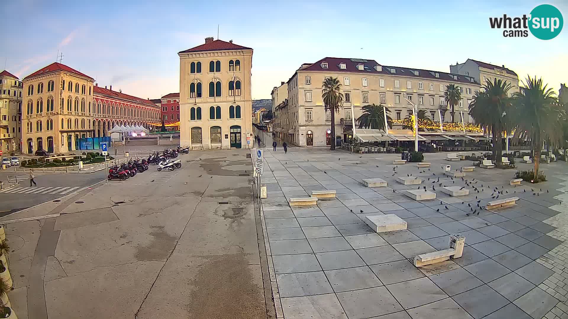 Kamera v živo Koper - Ukmarjev trg - WhatsUpCams - Kamere v živo