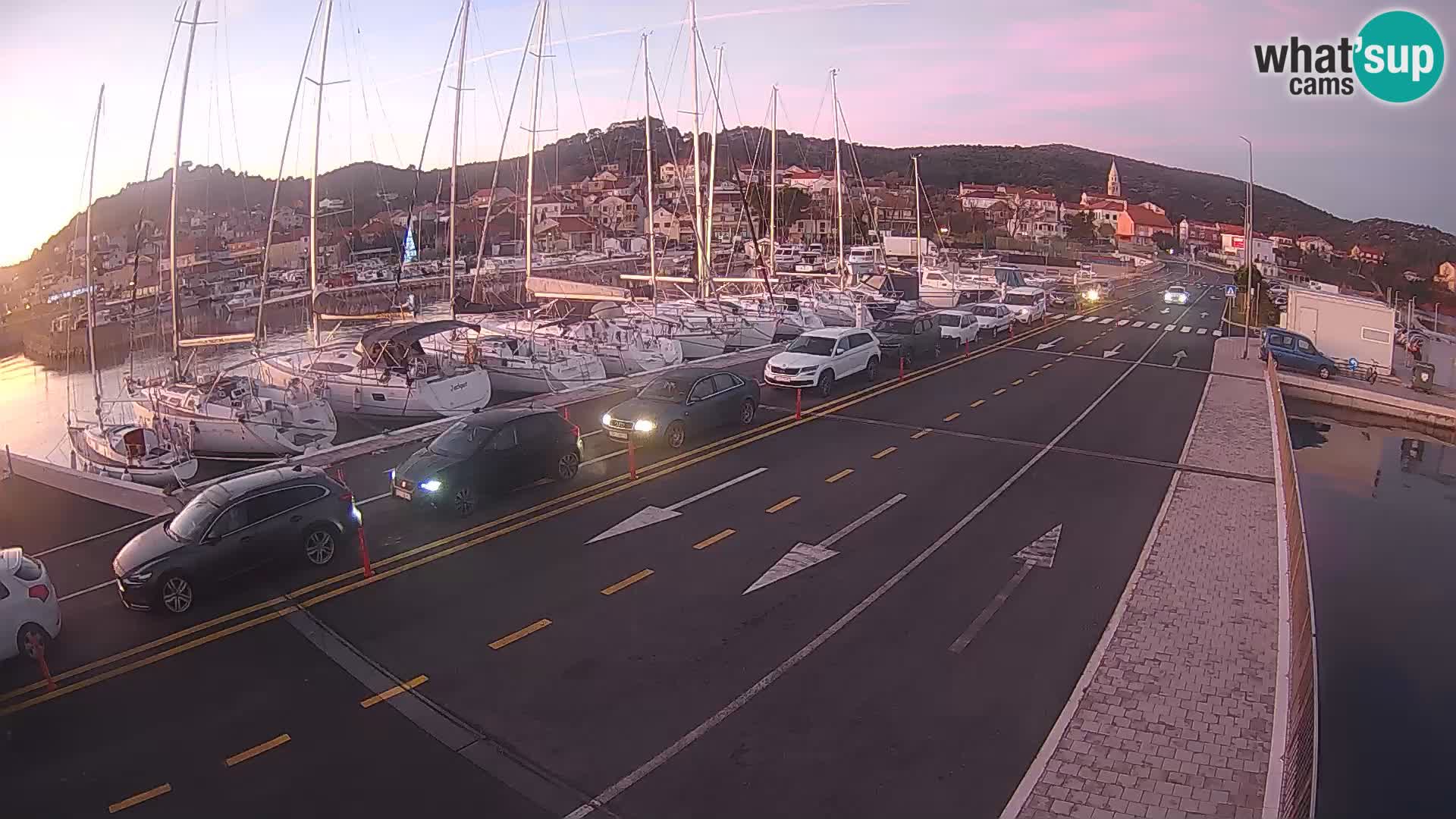 Kamera v živo Koper - Ukmarjev trg - WhatsUpCams - Kamere v živo