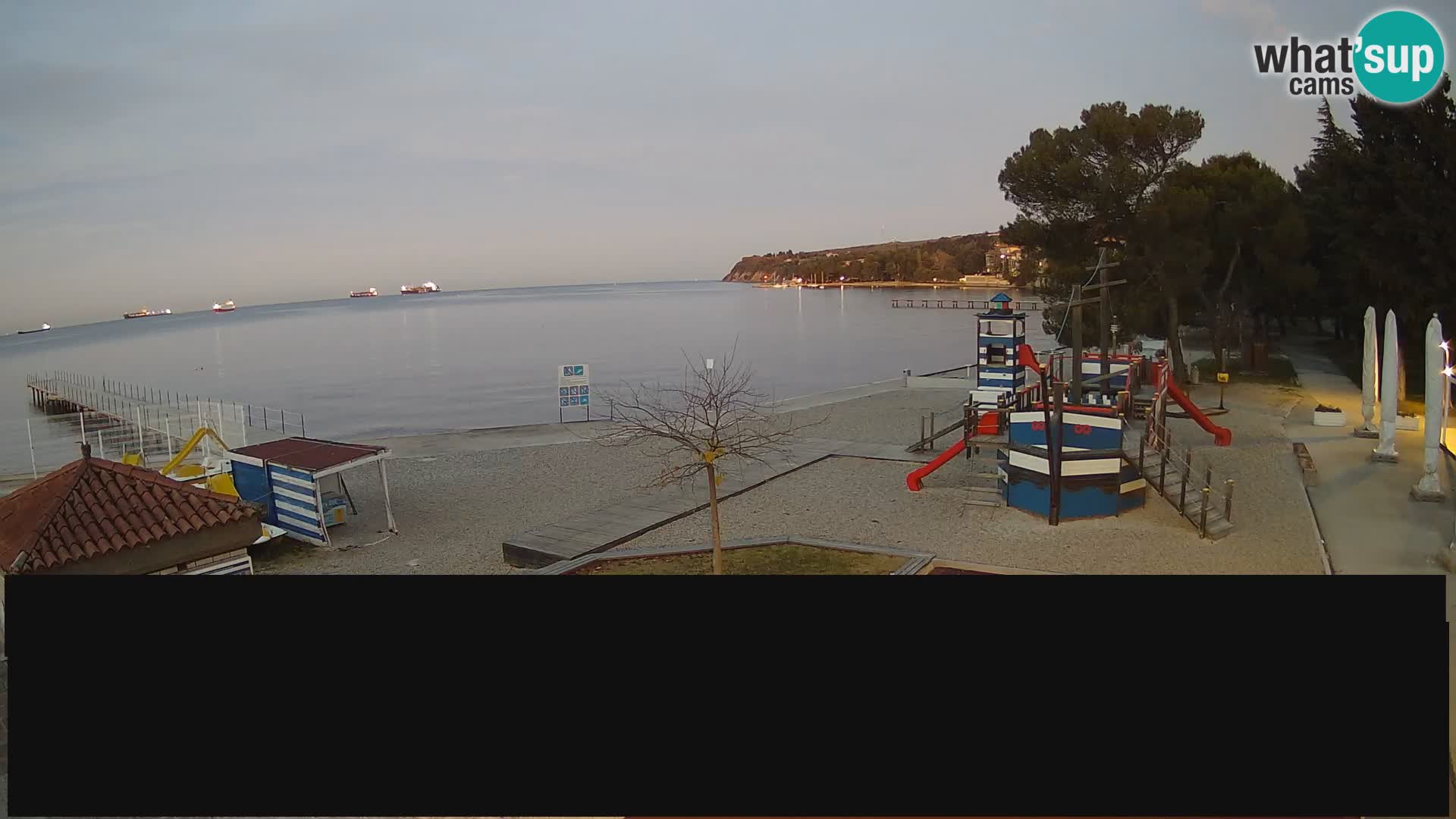 Kamera v živo Koper - Ukmarjev trg - WhatsUpCams - Kamere v živo