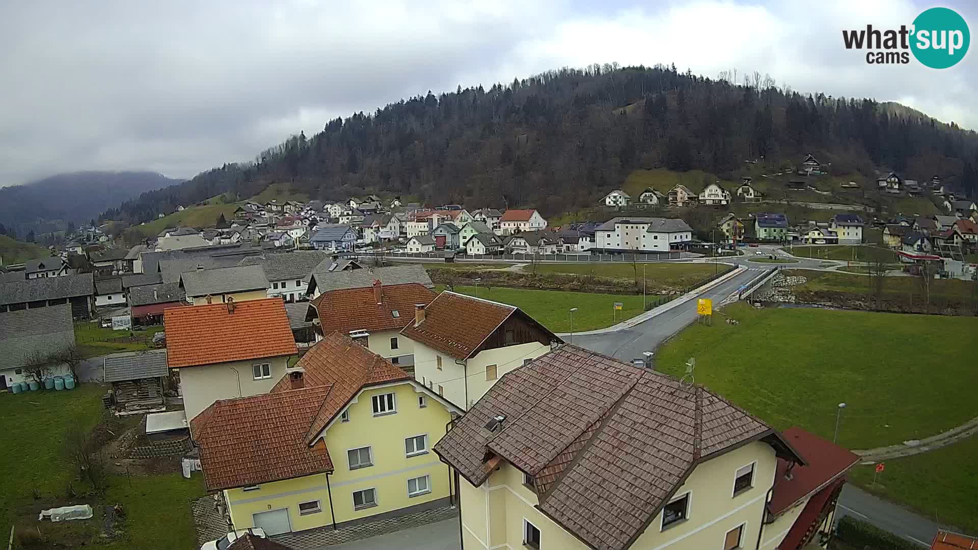 Smučišče Stari Vrh Spletna kamera - VRTLJIVA Whatsupcams