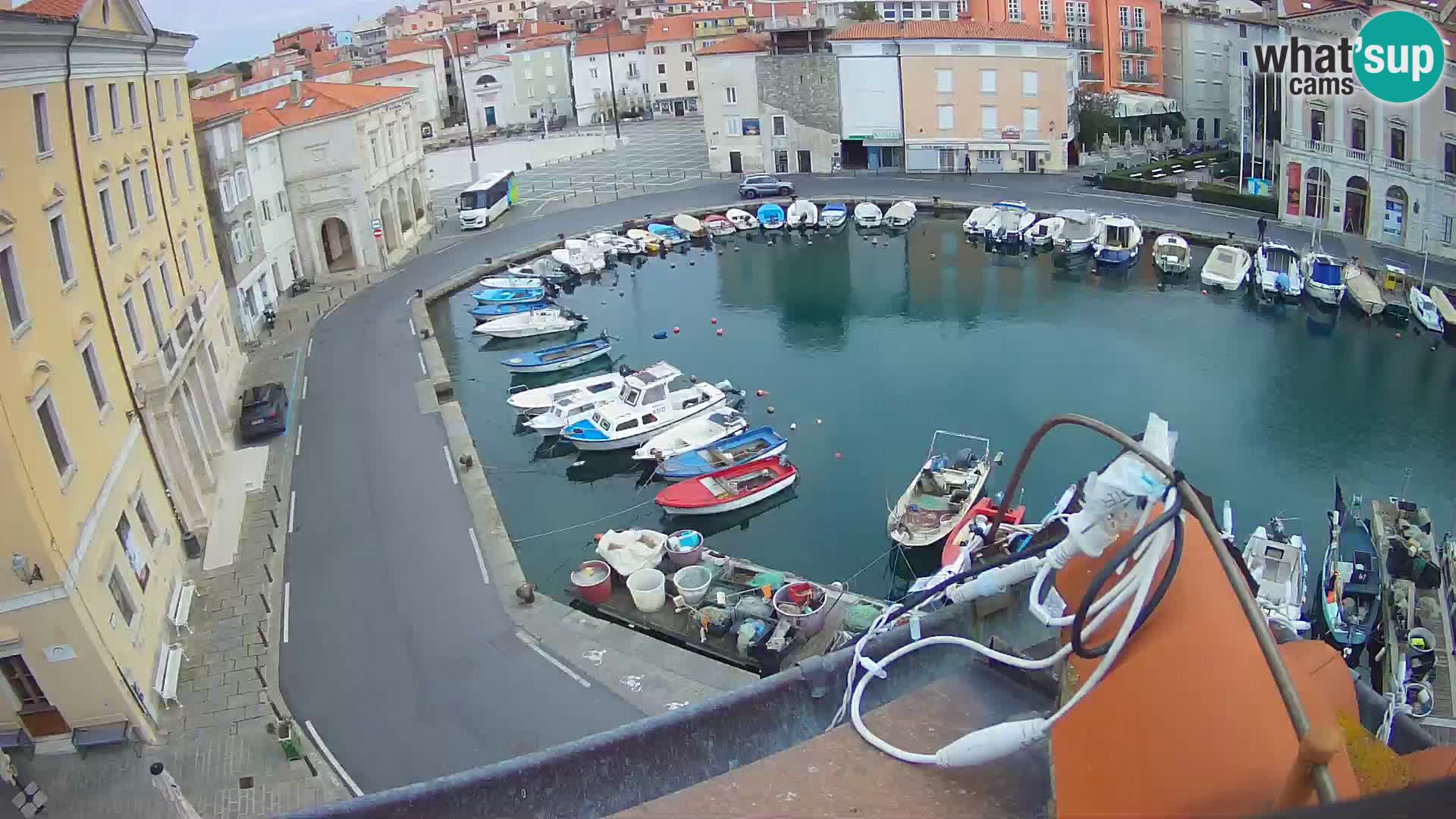 Kamera v živo Koper - Ukmarjev trg - WhatsUpCams - Kamere v živo