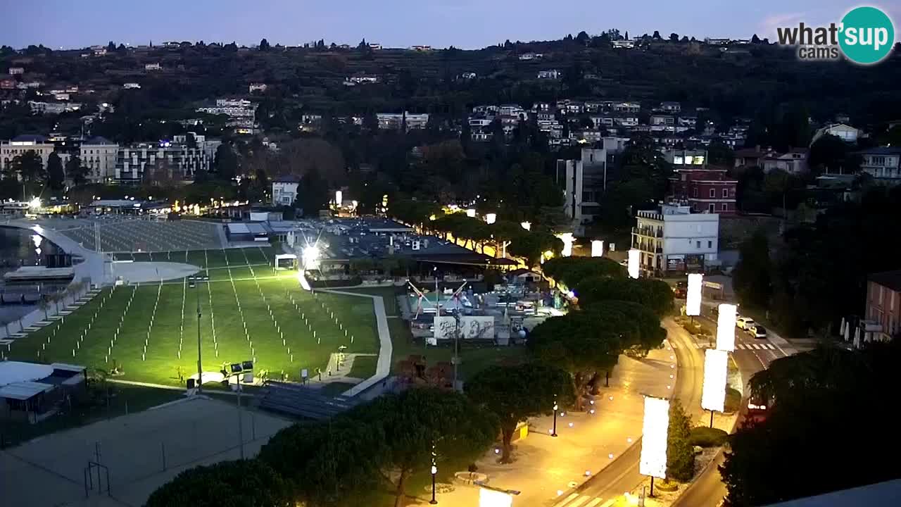 Kamera v živo Koper - Ukmarjev trg - WhatsUpCams - Kamere v živo