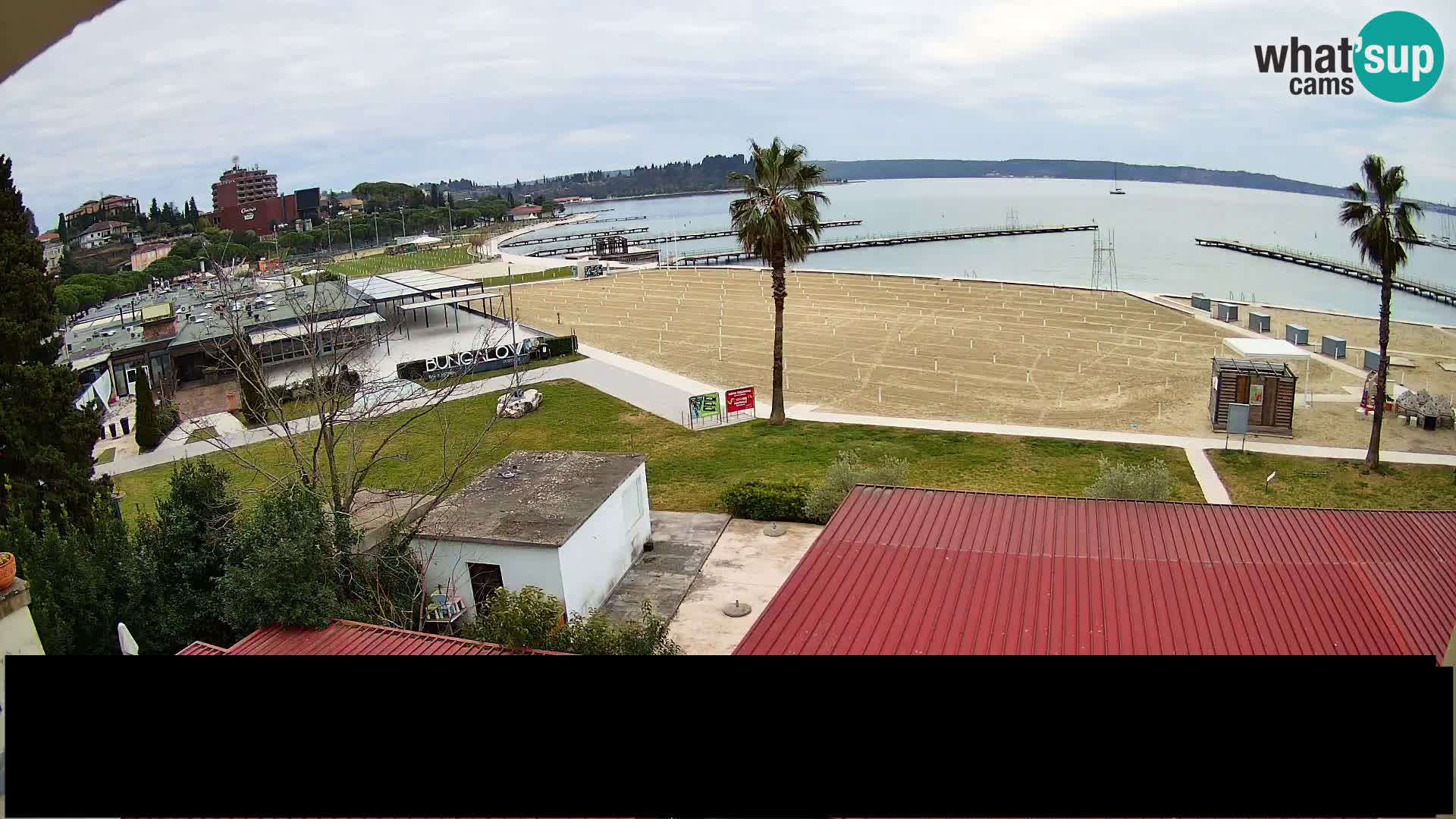 Spletna kamera Luka Koper v živo - Potniški terminal in tovorno pristanišče